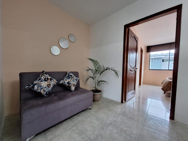 Grande Departamento Cerca Al Shopping Y Con Garage - Ecuador