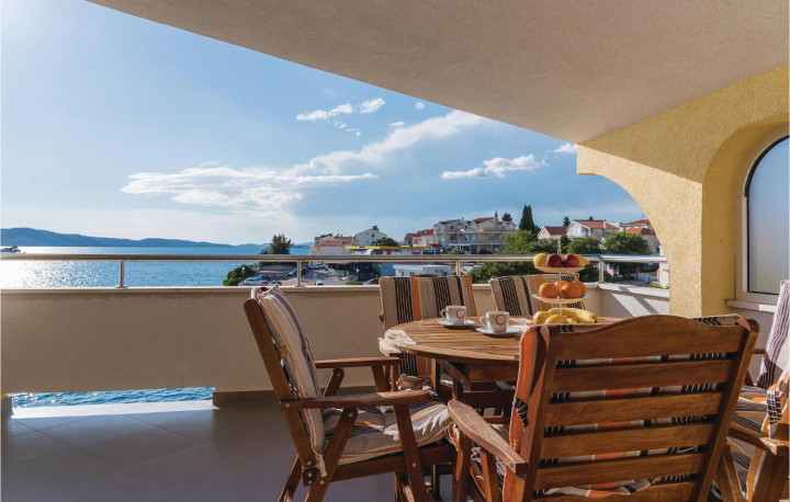 Three-bedroom Holiday Home In Sibenik - Šibenik