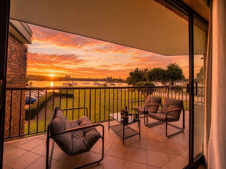 Drummoyne Waterfront Apartment With Harbour Views And Parking - Lane Cove