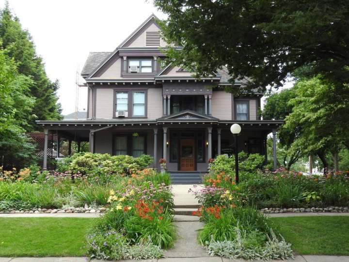 Champaign Garden Inn - Champaign, IL
