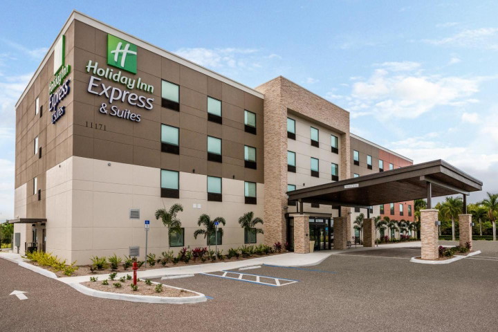 Holiday Inn Express & Suites Ft Myers Beach-sanibel Gateway By Ihg - Cape Coral, FL