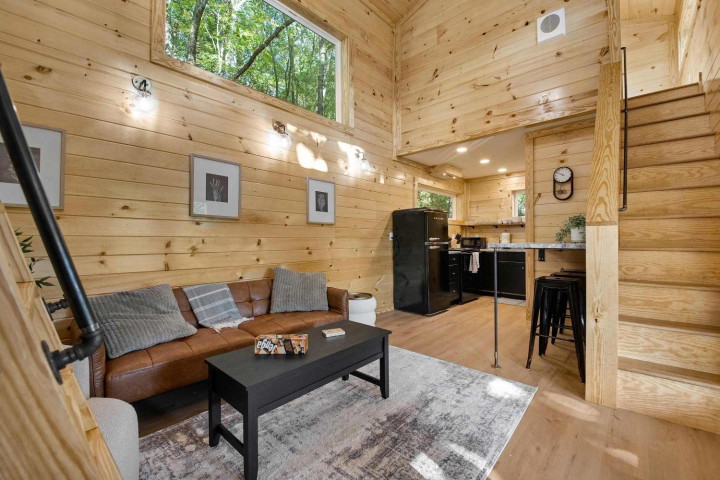 The Charcoal Cabin With Private Deck - Chattanooga, TN