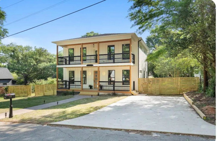 Mystic Falls Downtown Modern Farmhouse - Georgia, GA