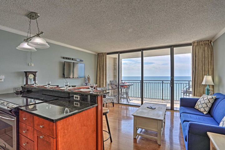 Community Pool Access: Condo In Myrtle Beach - South Carolina