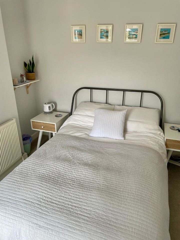 Double Room At Private House With Private Bathroom - 特爾福德