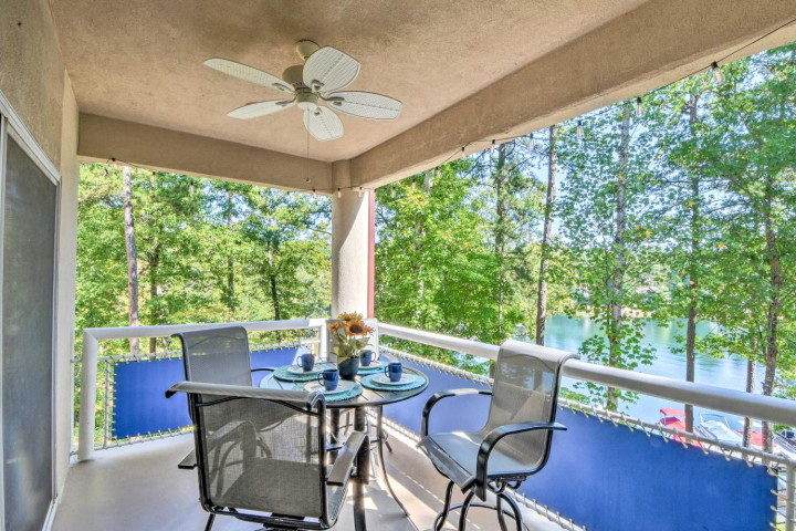 Views, Pools & Marina: Lake Keowee Condo! - South Carolina