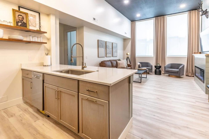 Boutique 1br Condo - Walk To Memorial Stadium - Historic Hayward Place - Lincoln, NE