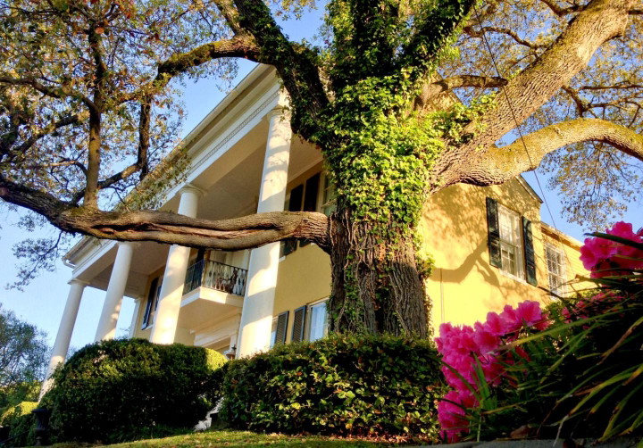 Anchuca Historic Mansion & Inn - Vicksburg, MS