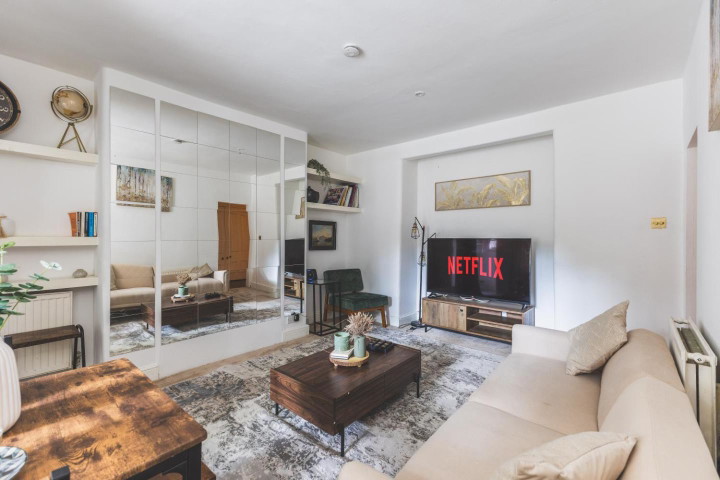 Private Garden- West Kensington Station- Hosts 4 - Fulham