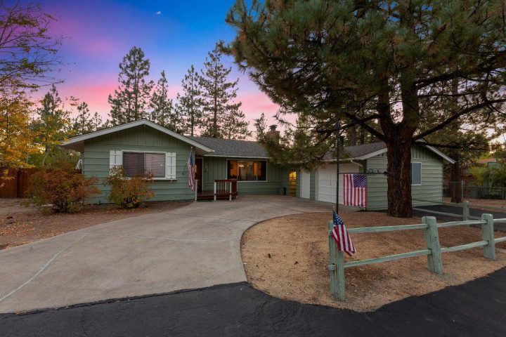 Mountain Fun Retreat | Steps To The Lake • Hot Tub • Kid-friendly Game Room - Big Bear Lake, CA