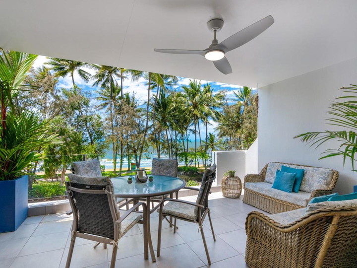 Paringa Beachfront Apt 7 With Ocean Views & Spa - Cairns