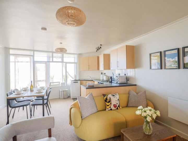 4 Kingfisher Court - Bridport