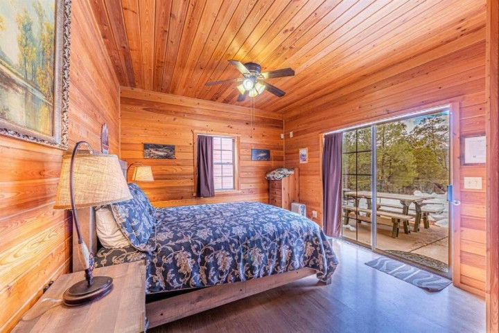 Cabin #5 Black Bear - Pet Friendly - Sleeps 6 - Playground & Game Room - Arizona