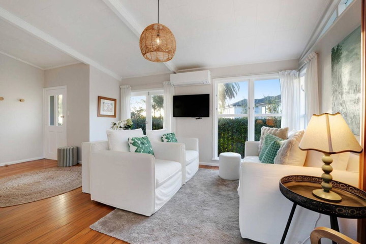 Forrest Hill Oasis With Pool, Spa And Bbq - 