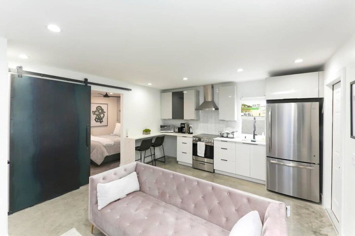 1bd 1ba-black&white Artbnb Cottage-antique Row Wpb - Palm Beach