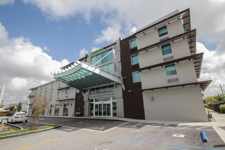 Holiday Inn Express & Suites Miami Airport East By Ihg - Miami Springs, FL
