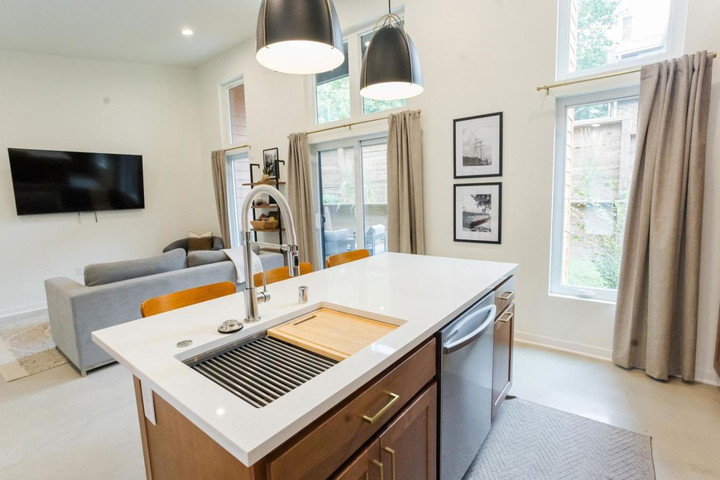 500 House - Stylish 1br With Soaring Ceilings And Fire Table - C - Grafton, WI