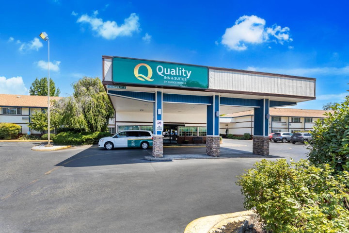 Quality Inn & Suites Medford Airport - Medford, OR