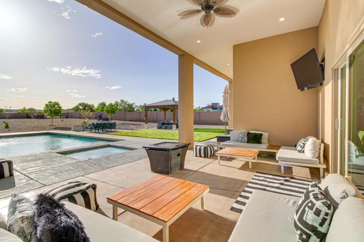 Rio Rancho Luxury W/ Pool, Hot Tub & Outdoor Tv - Rio Rancho, NM