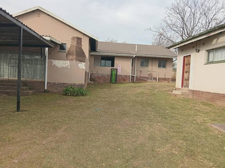 Spacious 5-bedroom House In Pietermaritzburg With Shared Pool - Pietermaritzburg