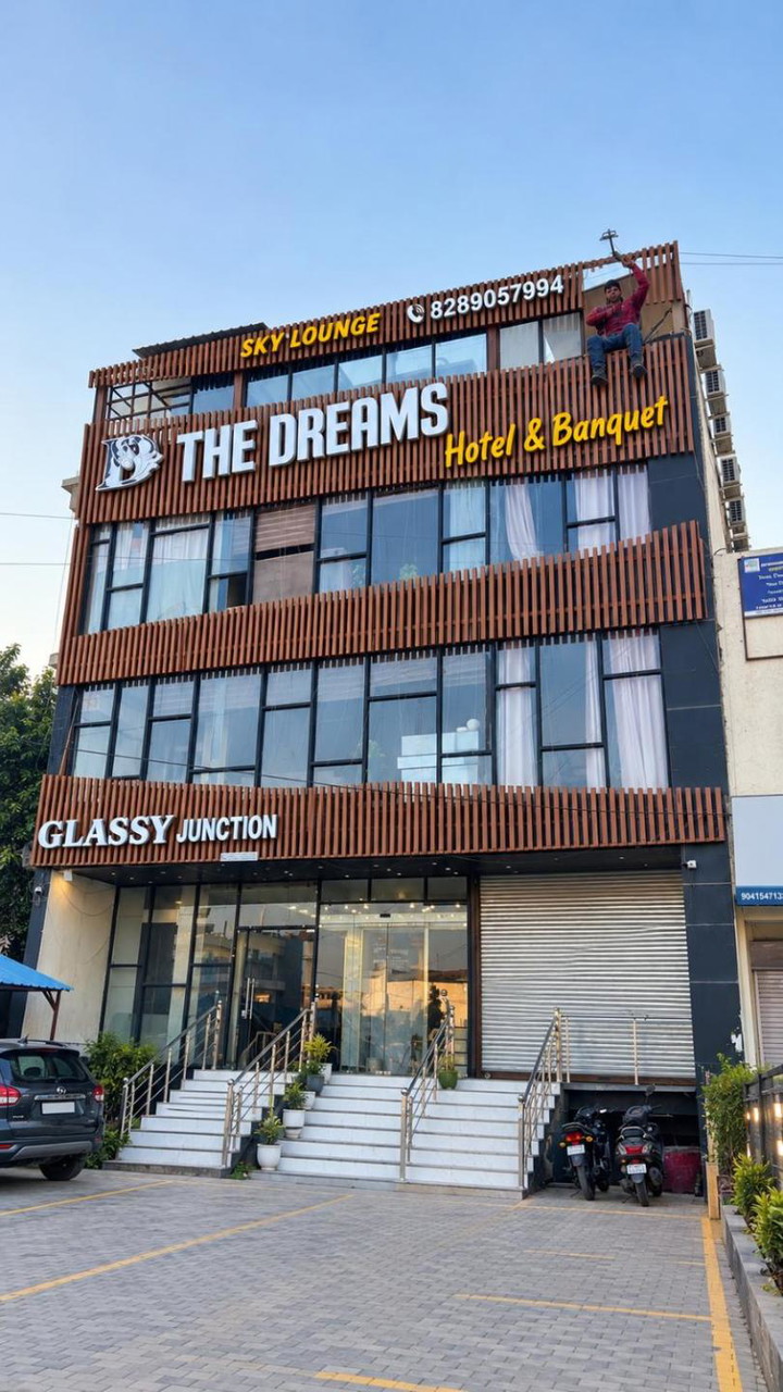Hotel Velvet Dreams Inn & Banquet Mohali - Sahibzada Ajit Singh Nagar