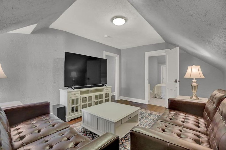 Suites On Seneca - Gorgeous One Bedroom Apartment - Harrisburg, PA