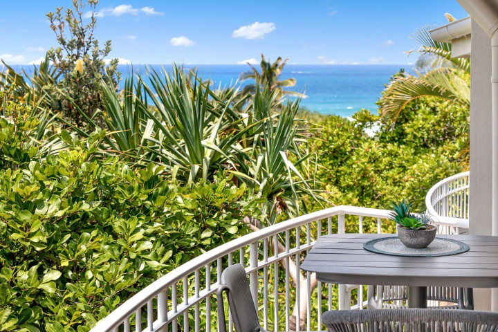 Andari Apartment 2, Sunshine Beach, Beachfront Street And Just Steps To Surf-club - Noosa