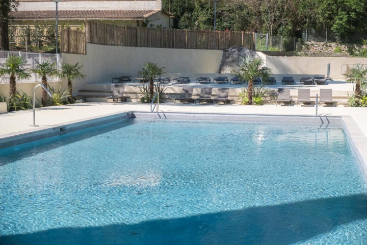 Camping De La Vallée Heureuse - Orgon