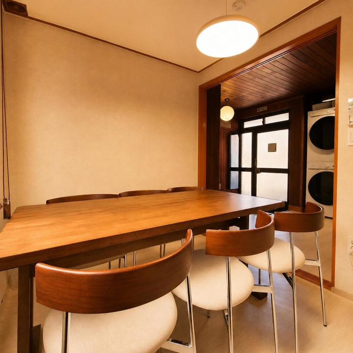 10-minute Walk From Busan Station Korean-style, Two-story Family Home In A Traditional Busan House Accommodation For Families Of 6 - Busan