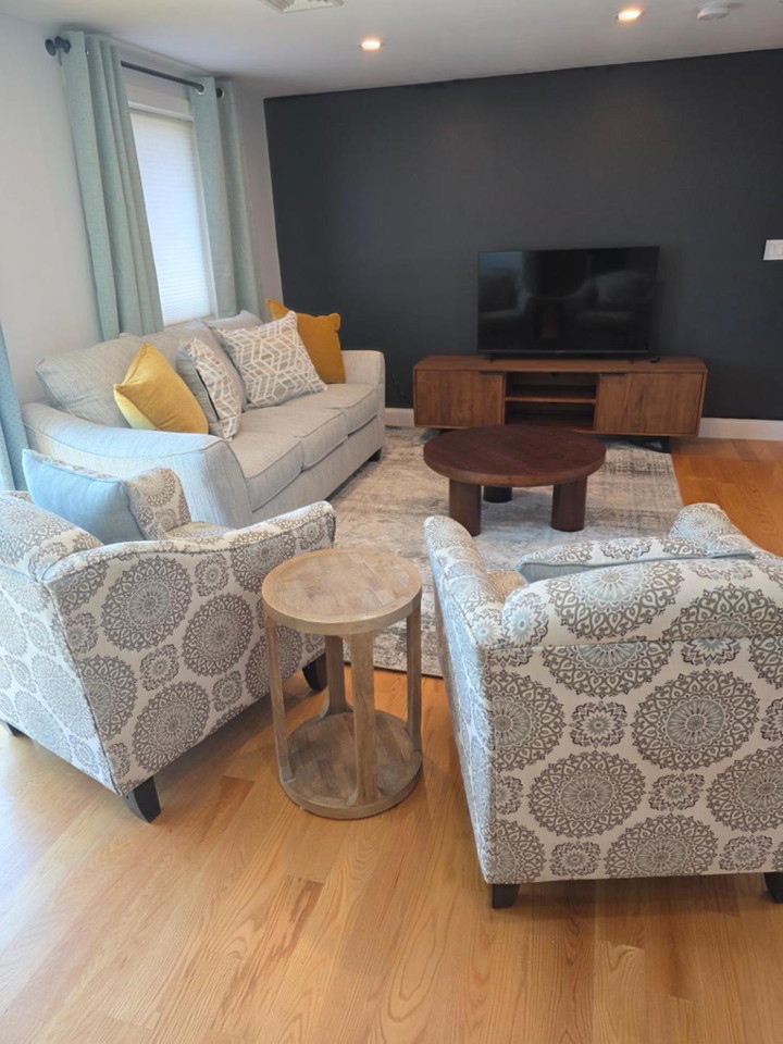 Newly Renovated Condo 1 Mile From Salem - Beverly, MA