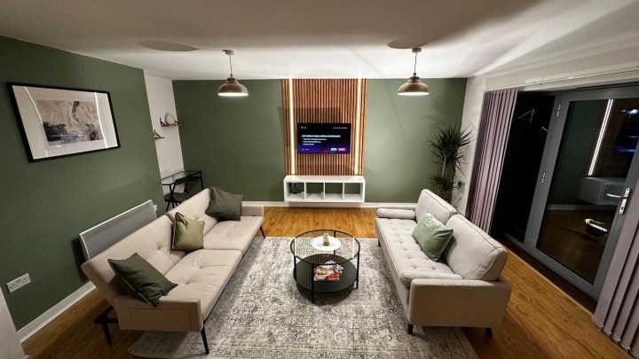 Long Stay - Free Parking - Contractors - Train Station - Students - Colchester
