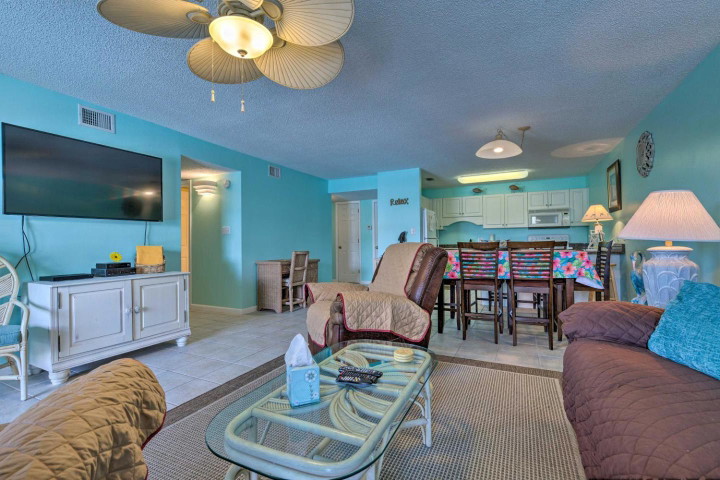 Orange Beach Resort Condo W/ Pool - Walk To Beach! - Orange Beach, AL