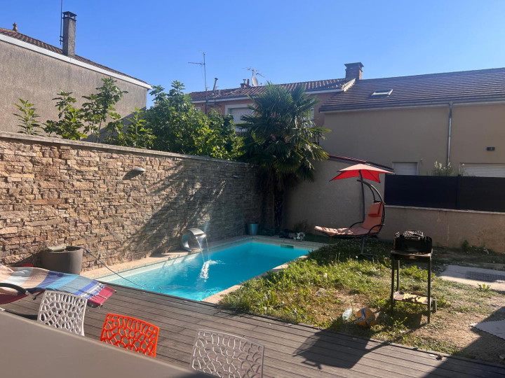 Maison Moderne Et Spacieuse Avec Piscine - Miribel