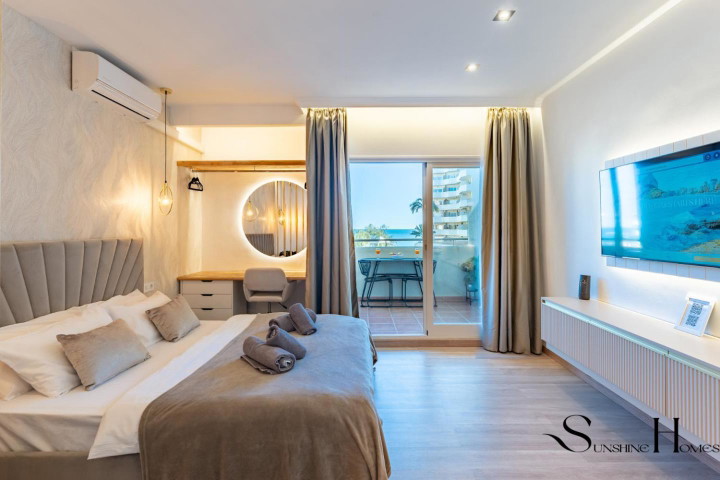 Seaview Beachfront Studio With Aqua Park & Balcony - Benalmádena