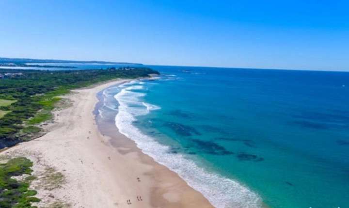 Surfside Getaway Caves Beach Absolute Beachfront - Newcastle, Australia