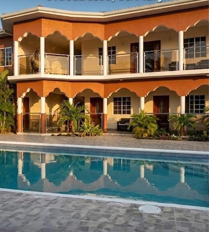 Wavecrestresortracecourse - Jamaica