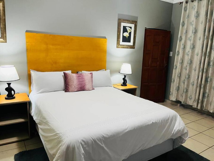 Flat In Rustenburg - Rustenburg