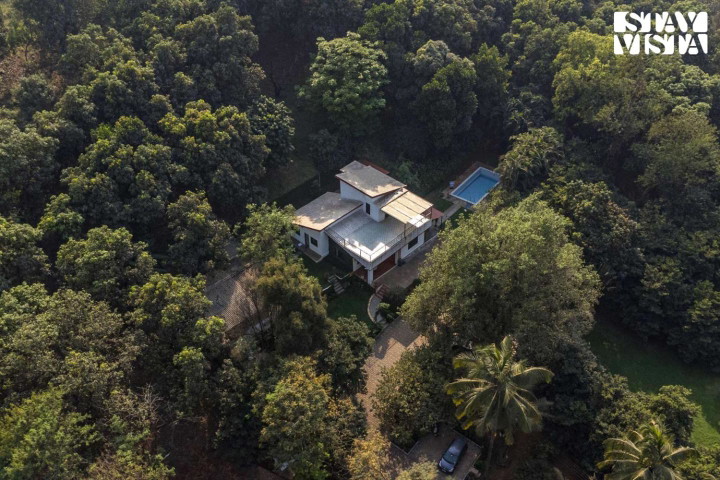 Stayvista's Kia Ora - Amidst Greenery Villa With Outdoor Pool, Balconies, And Indoor Games - Karjat