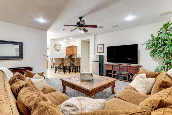 3 Mi To Dtwn Gilbert! Apt W/ Shared Poolside Oasis - Queen Creek, AZ