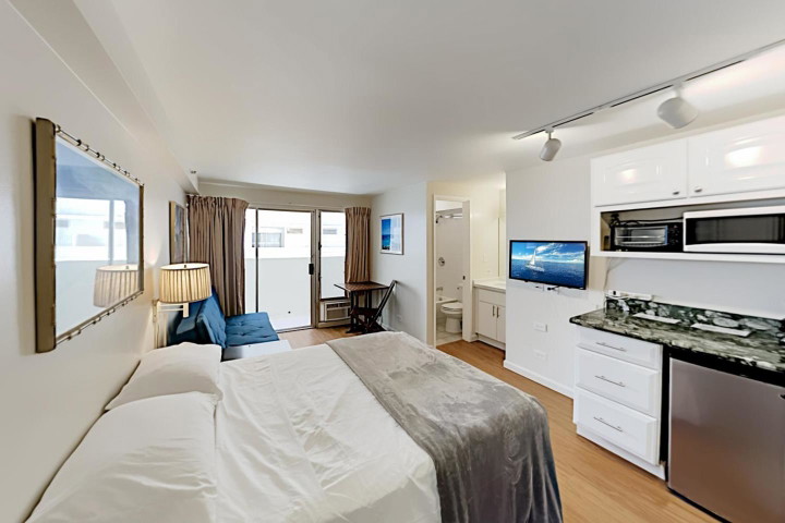 Cozy Kuhio Village Studio - Kailua, HI