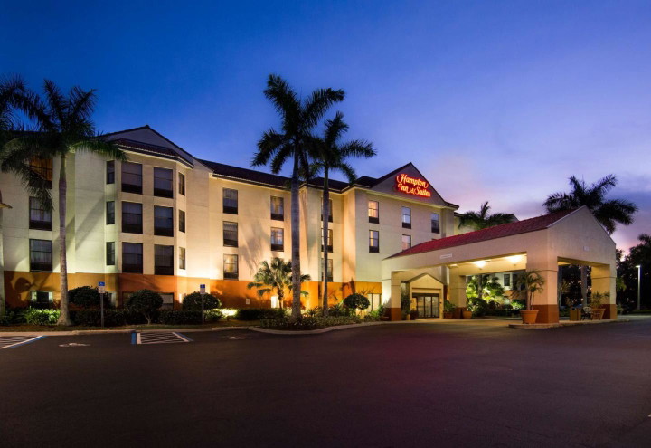 Hampton Inn & Suites Fort Myers Beach/sanibel Gateway - Fort Myers, FL