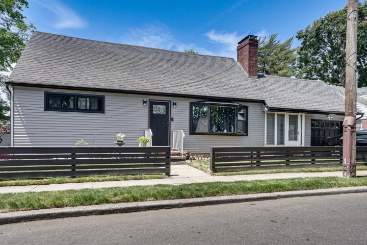 Work & Play In Baldwin! Cozy Apartment W/ Grill - Oceanside, NY
