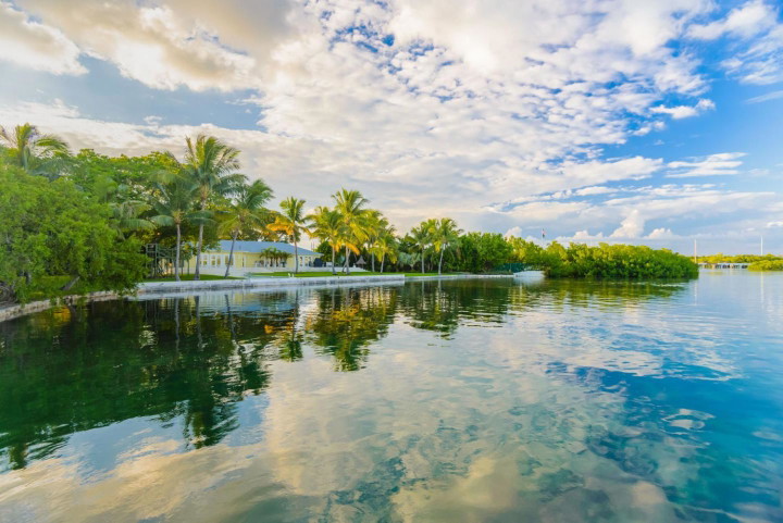 Coconut Mallory Resort And Marina - 
