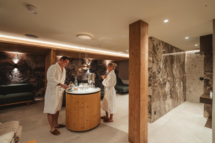 Matterhorn Inn - Wellness & Dining - At Zermatt Shuttle Station - Zinal