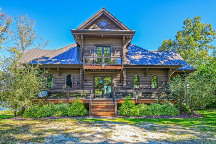 Lakefront Cabin W/ Hot Tub, Boat Dock, Wifi, A Game Room & Firepit - Dogs Ok - Lake Anna, VA