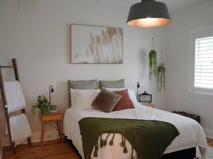 Country Orange Cottage - Orange