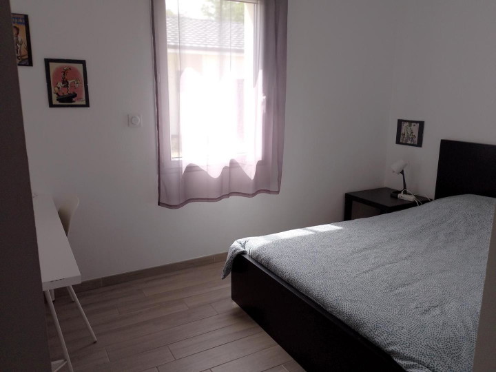 Chambre Avec Salle De Bain Et Wc Privés - Chauvigny