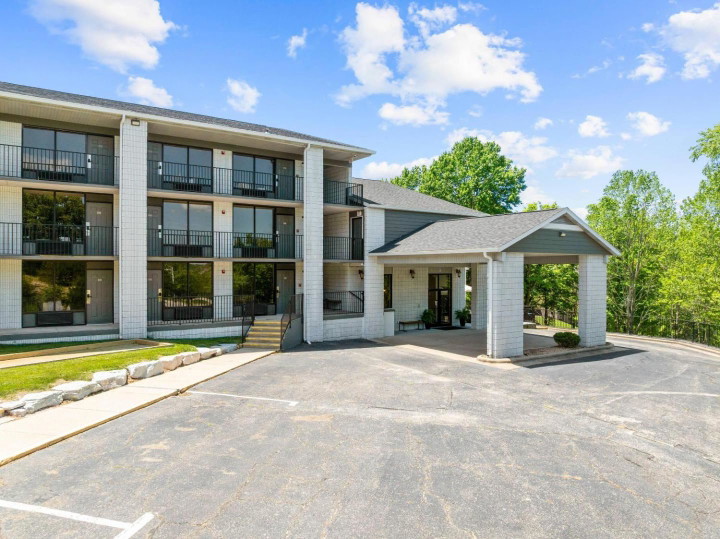 Branson Falls Lodge - Branson, MO