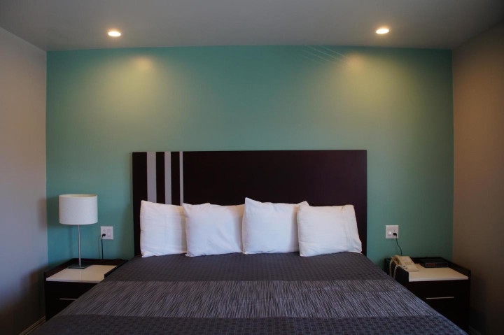 Beach Inn - Cypress, CA