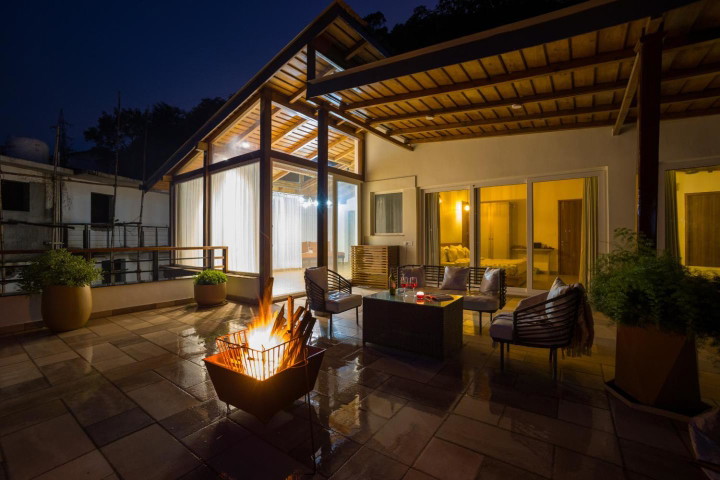 Elivaas Signature 6 Bhk With Balcony & Lake View - Antarmann Casa Zenith - Bhimtal